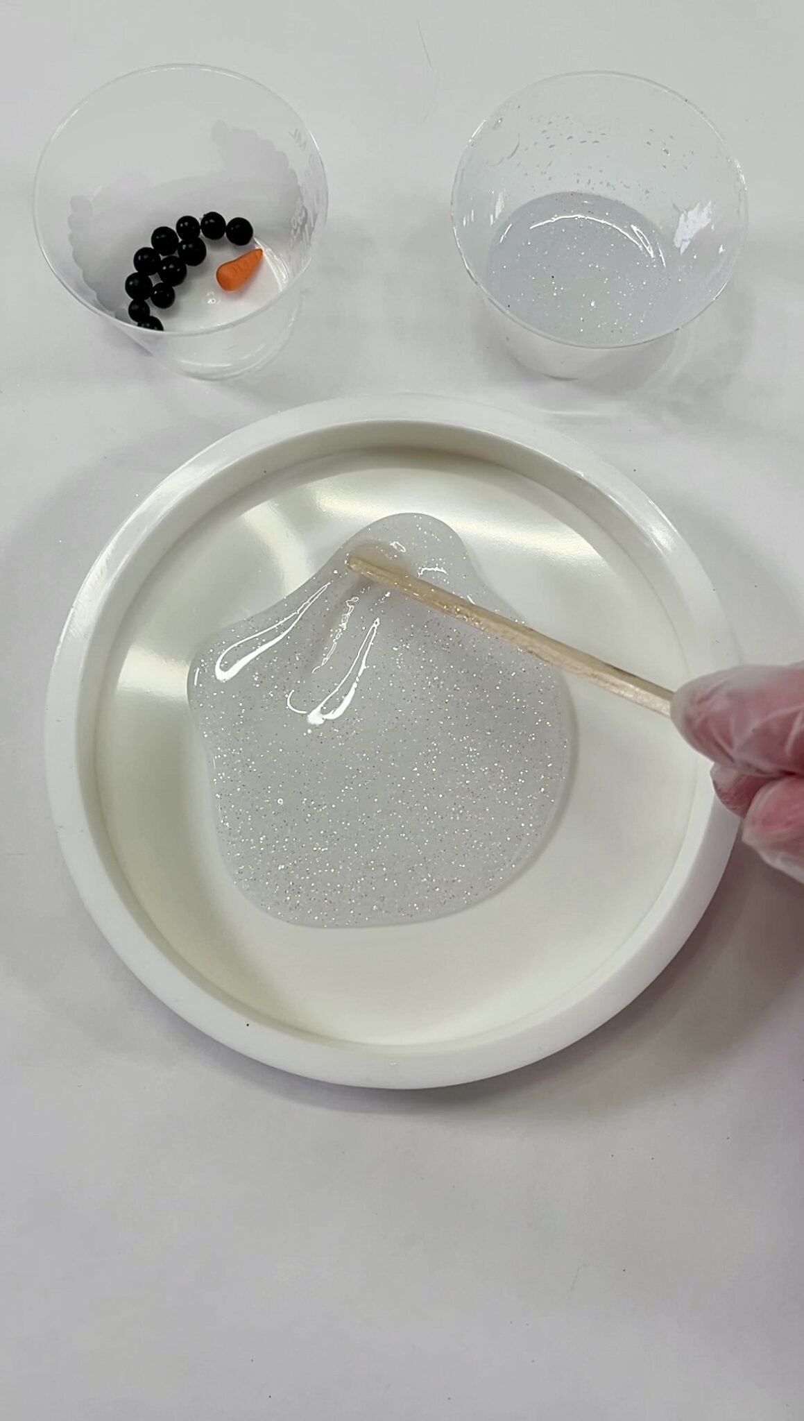 DIY Melted Snowman Epoxy Ornament - Resin Obsession